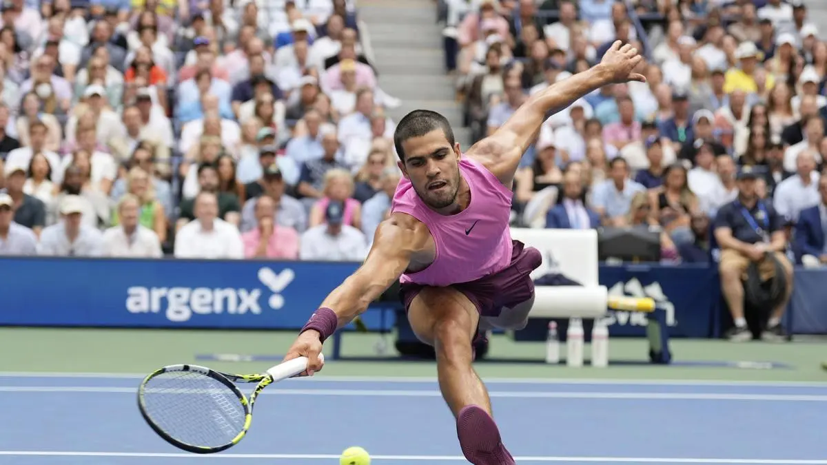 US Open: Carlos Alcaraz besiegt Novak Djokovic und steht im Finale